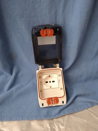 Presa elettrica da muro