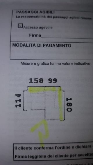 Divano in tessuto grigio