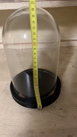 teca in vetro con base in legno