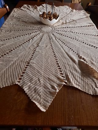 Tovaglia/ centro tavola fatto a mano