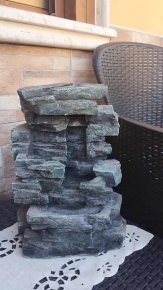 Fontana luminosa funzionante in pietra