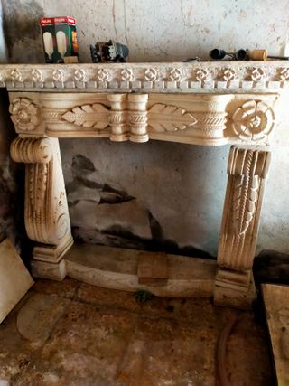 Riv. frontale in pietra pregiata camino