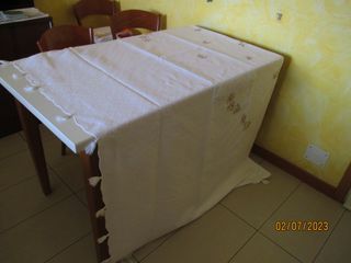 Copriletto matrimoniale ricamato a mano