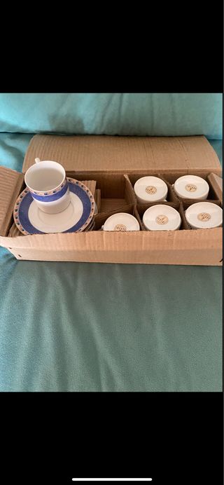 Servizio tazzine e piattini nuovi