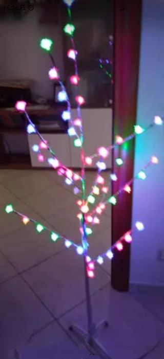 Piantana fiori bianchi stelo argento ,