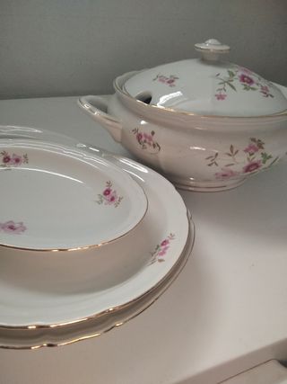 Set zuppiera+2 piatti portata + salsiera