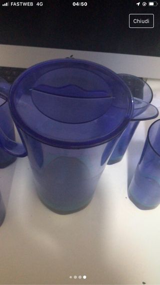 brocca con bicchieri tupperware