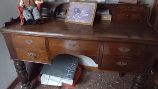 Scrivania del 900 in legno di noce