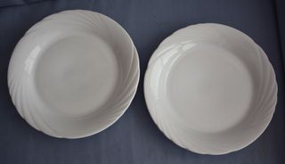 Due piatti piani porcellane Royale