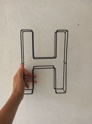 Decorazione lettere in metallo.