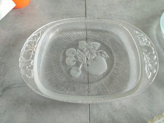 Piatto di vetro con frutta