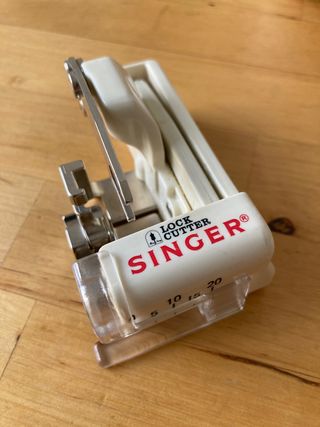 Piedino taglia-cuci (lock-cutter)