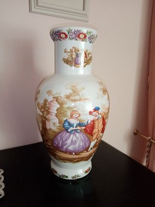 Vaso in ceramica vintage sano.