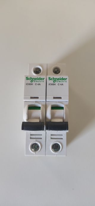 Schneider A9F84104 - Interruttore magnetotermico i