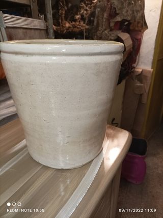 vaso di terra cotta più ferro da stiro