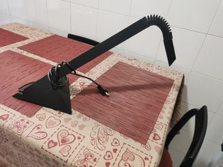 Lampada nera da scrivania