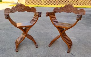Due sedie savonarole anni '70