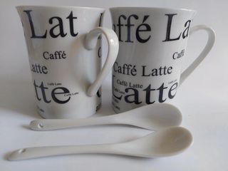 coppia tazze mug con cucchiaino caffé latte