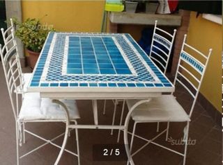 Tavolo e sedie stile capri