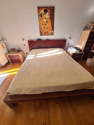 Letto matrimoniale in cuoio