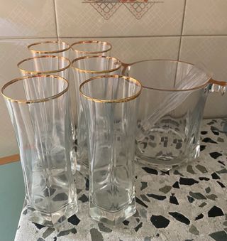 bicchieri con brocca