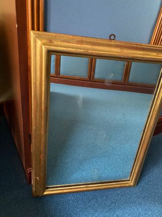 Specchio con cornice in legno dorato