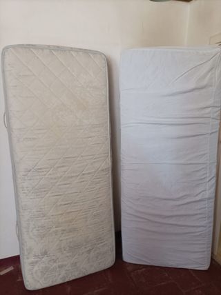 due letti singoli e due matrassi