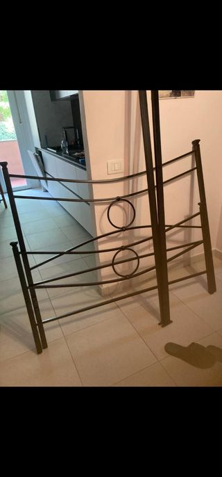 sbarre intorno letto