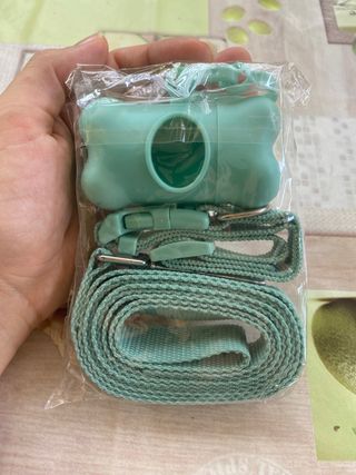 guinzaglio per cani regolabile con portasacchetti