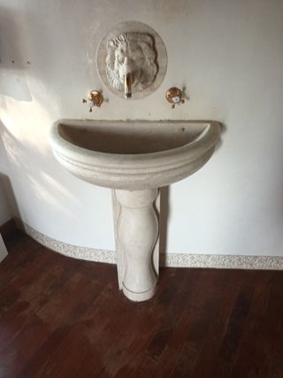 Lavabo in travertino testa leone