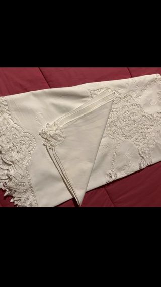 Tovaglia ricamata a mano - Colazione chic