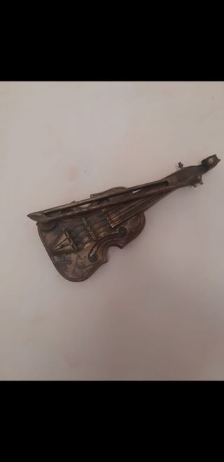 Violino in legno lavorato a mano