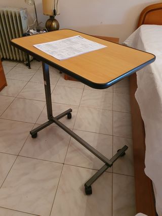 Tavolino pieghevole da letto