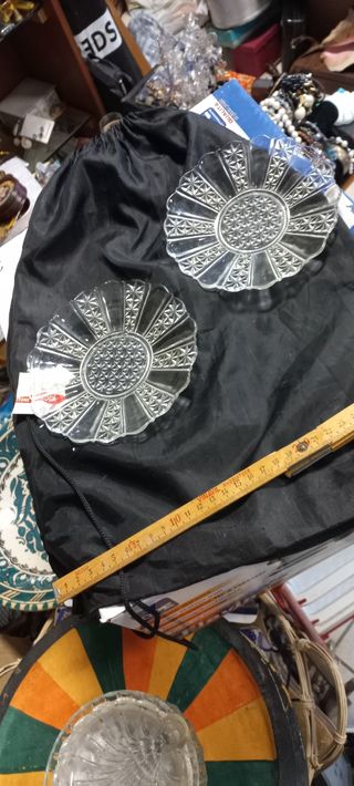 2 bellissimi piattini in cristallo 4 euro tutti 2