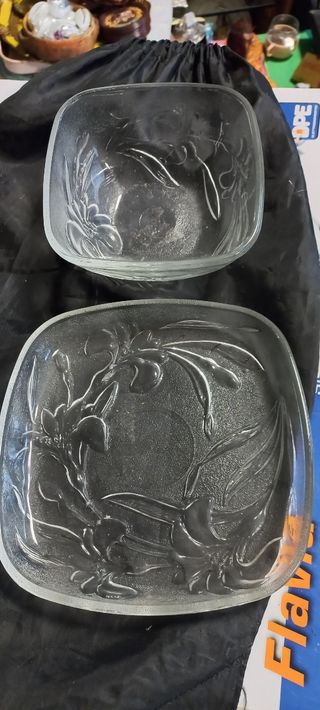 coppetta e piattino in vetro rilievo