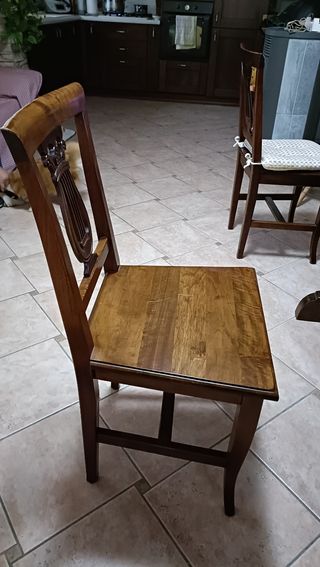 Tavolo a frattino con sedie