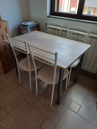 Tavolo + 4 sedie