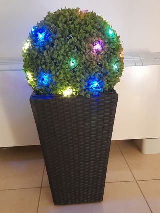 Vaso con siepe sintetica