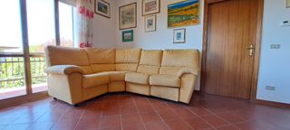 Divano elegante angolare in alcantara