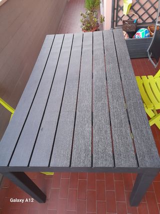 Tavolo marrone plastica da esterno