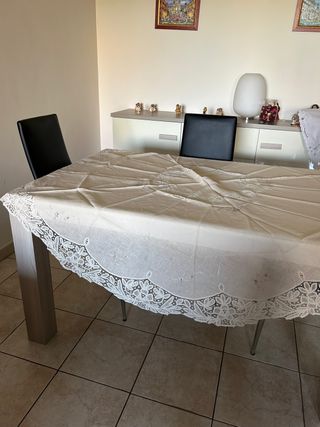 Tovaglia di Lino ricamata a punto ombra