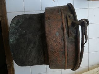 Vecchia pentola in rame