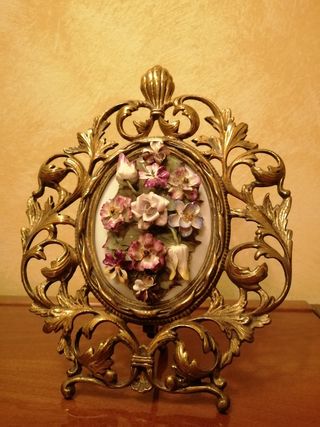 Quadretto con fiori in capodimonte