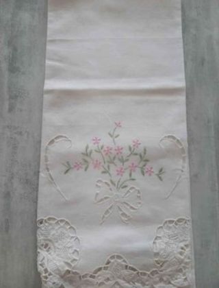 Asciugamano nuovo ricamato