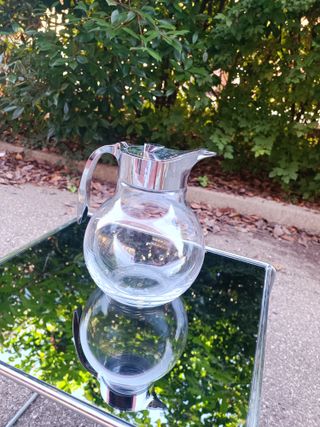 Brocca in vetro e acciaio