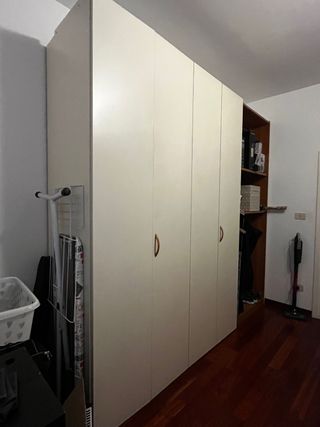 Armadio unico (4 ante + scaffali)