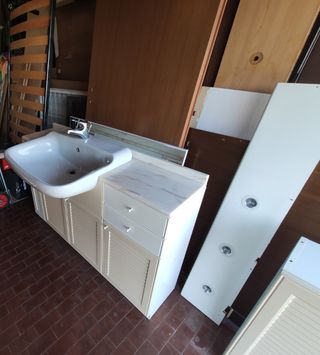 Mobile bagno in legno e marmo