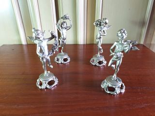 4 Statuine in peltro. Cesellate a mano.