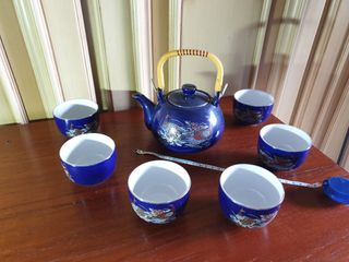 Set teiera e tazzine porcellana blu con decoro