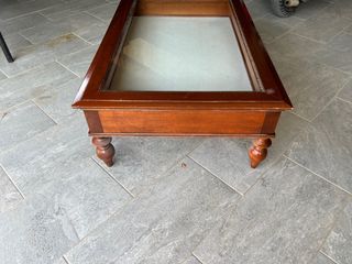 tavolino legno e vetro con rivestinento stoffa